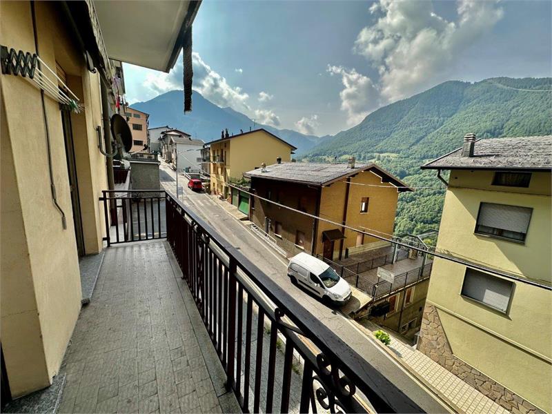 premana 1 - Panoramico tre locali con balcone - Valsassina Case